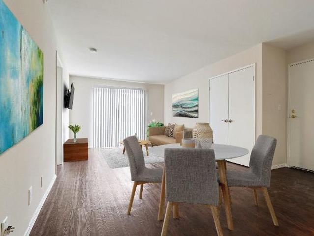 3 Br, 2 bath, Apartment 1936 Manning