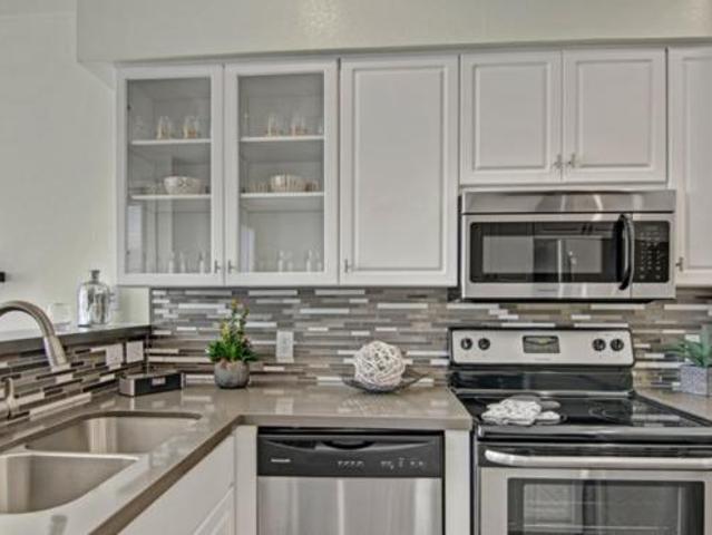 3 Br, 2 bath, Apartment 1 W Campbell Ave