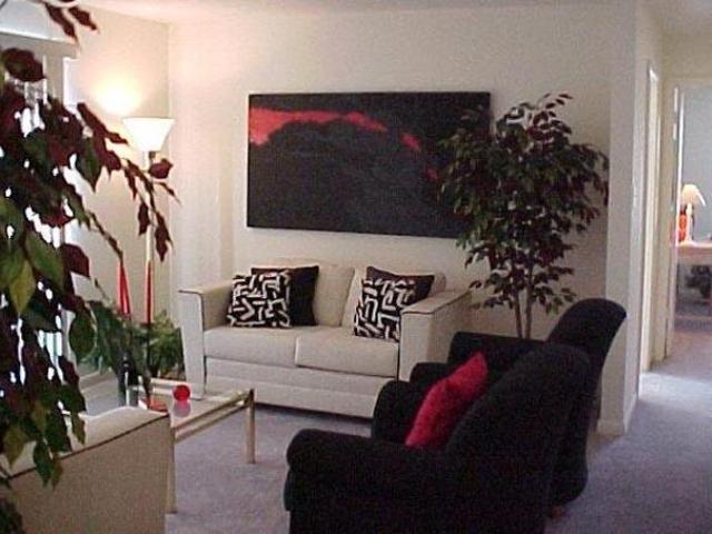 3 Br, 2 bath, Apartment 1 E Bradford Rd