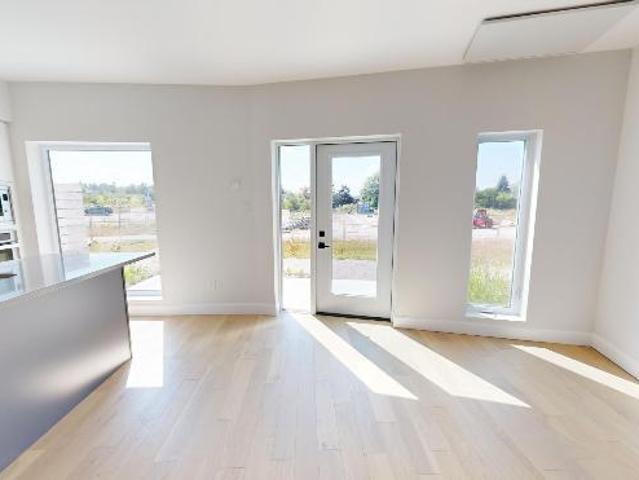 3 Br, 2 bath, Apartment 2082 Lumen Drive