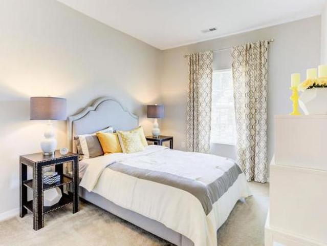 3 Br, 2 bath, Apartment 2000 Teaching Dr