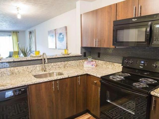 3 Br, 2 bath, Apartment 2000 E Lake Pkwy