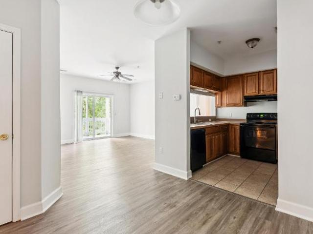 3 Br, 2 bath, Apartment 2000 Epson Plantation Dr