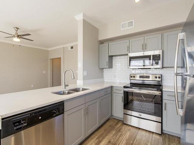 3 Br, 2 bath, Apartment 2001 TEXAS 360
