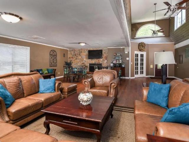 3 Br, 2 bath, Apartment 200 Branchwood Dr