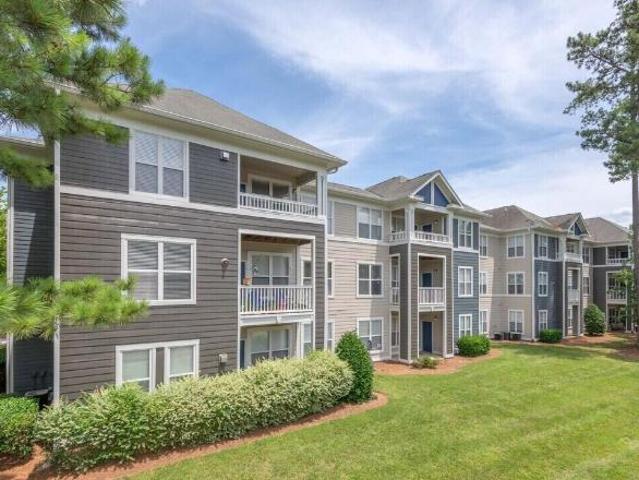 3 Br, 2 bath, Apartment 200 Edinborough Drive