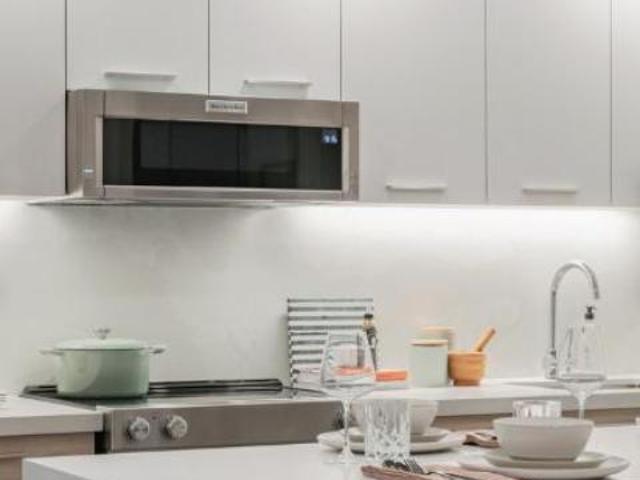 3 Br, 2 bath, Apartment 200 Redpath Ave