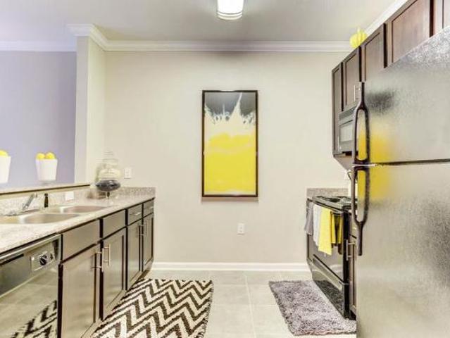 3 Br, 2 bath, Apartment 200 Wickerleaf Way