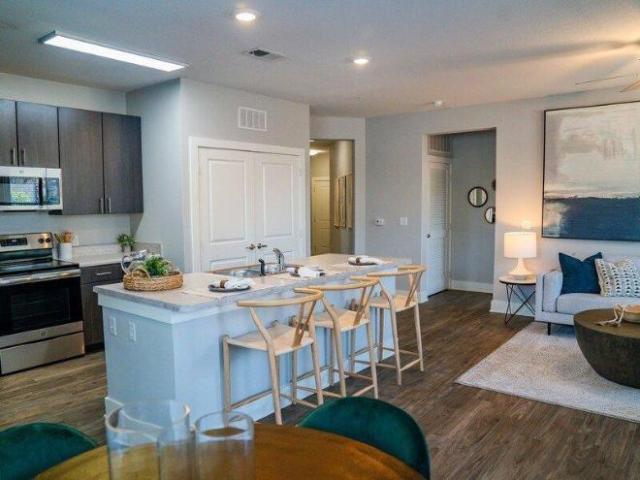 3 Br, 2 bath, Apartment 2155 Morris Baker Blvd