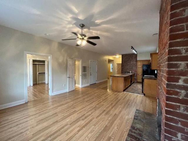 3 Br, 2 bath, Apartment 217 Stratford Ave
