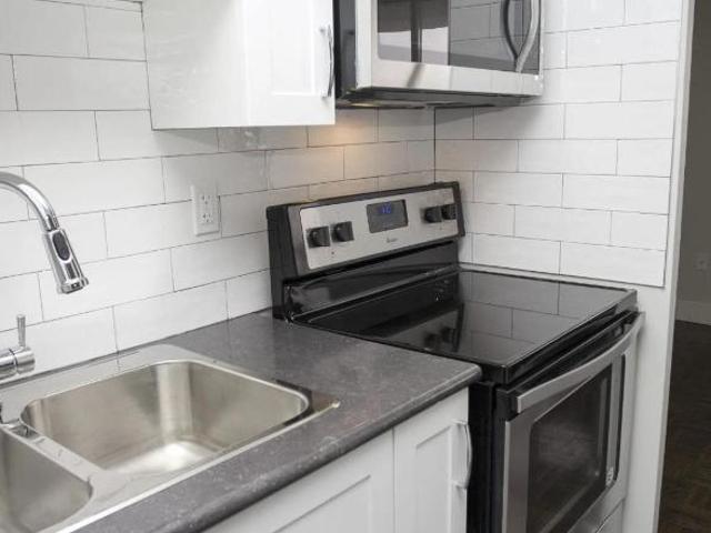 3 Br, 2 bath, Apartment 2185 Sheridan Park Drive