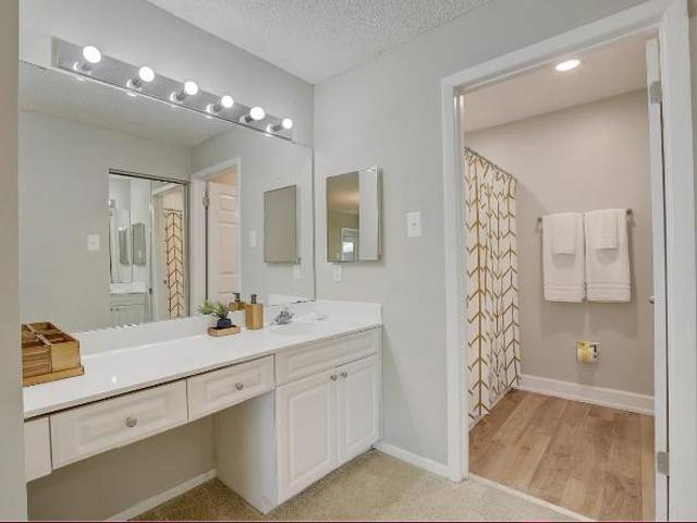 3 Br, 2 bath, Apartment 21925 Mizner Way