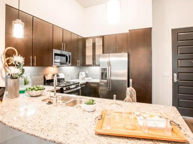 3 Br, 2 bath, Apartment 21021 Erwin St