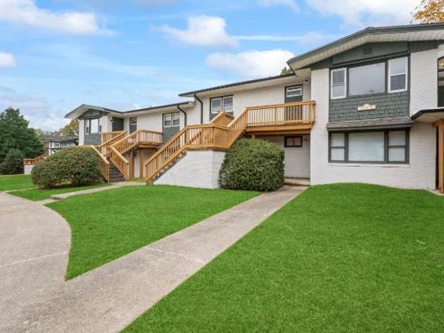 3 Br, 2 bath, Apartment 2105 Bogarde St