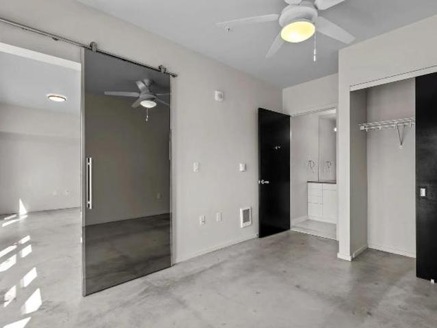 3 Br, 2 bath, Apartment 2112 NW Quimby St