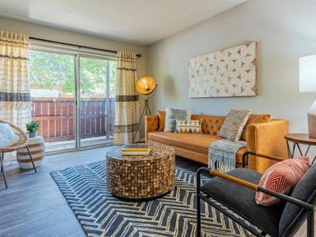 3 Br, 2 bath, Apartment 2121 Washington Circle
