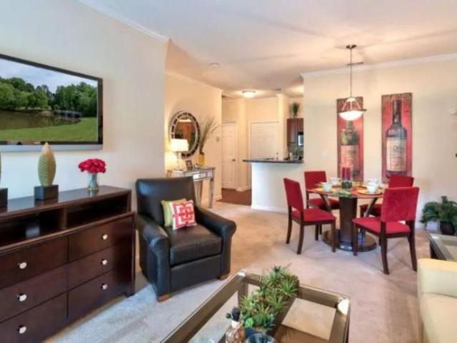3 Br, 2 bath, Apartment 2124 Gables Drive NE