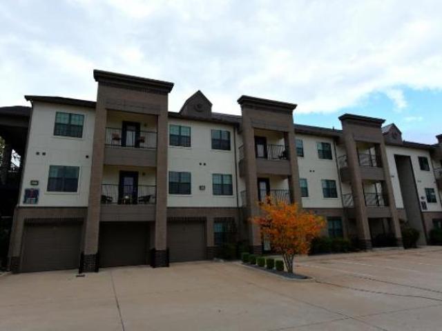 3 Br, 2 bath, Apartment 2133 E 2nd St