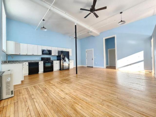 3 Br, 2 bath, Apartment 21 Jefferson Street