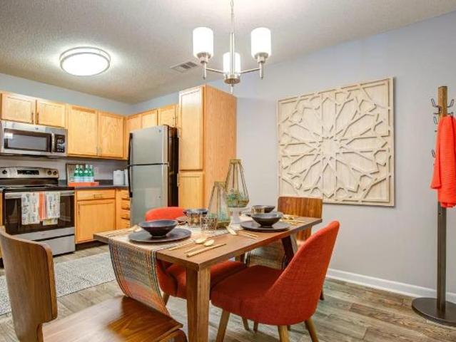 3 Br, 2 bath, Apartment 2245 Greenridge Rd
