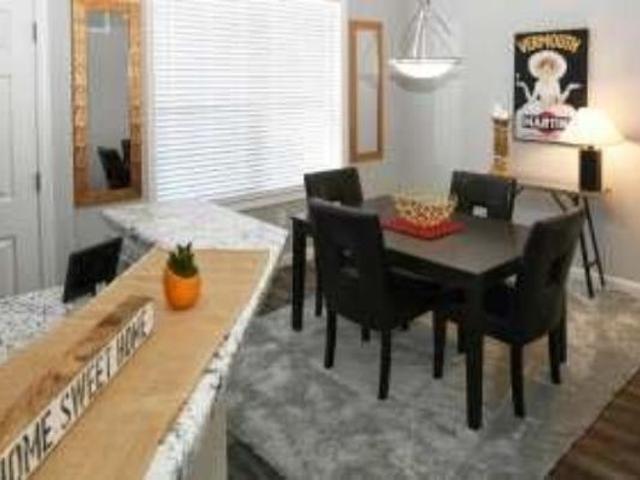 3 Br, 2 bath, Apartment 2200 1st St