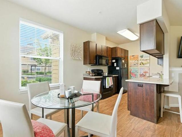 3 Br, 2 bath, Apartment 2201 NE 112th Ave