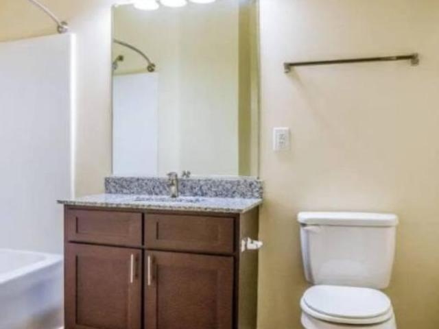 3 Br, 2 bath, Apartment 221 Embassy Dr