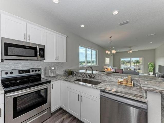 3 Br, 2 bath, Apartment 2225 14th Ave W