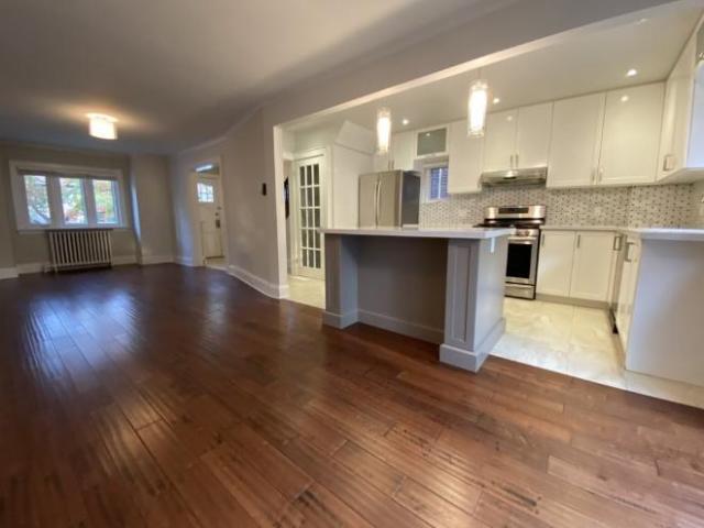 3 Br, 2 bath, Apartment 22 Lorindale Avenue