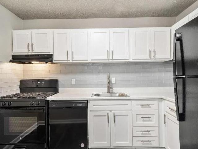 3 Br, 2 bath, Apartment 2350 Cobb Pkwy SE