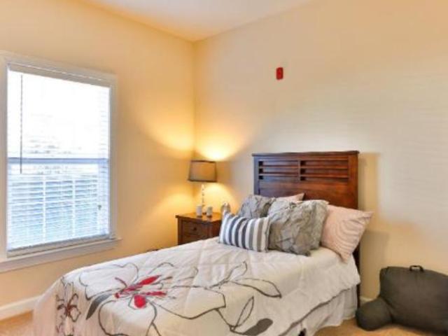 3 Br, 2 bath, Apartment 2380 Ballantyne Dr