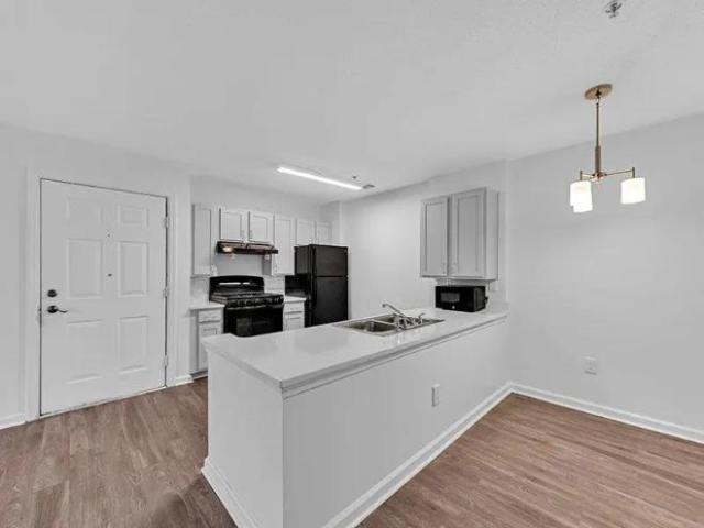 3 Br, 2 bath, Apartment 2390 Baker Hospital Blvd