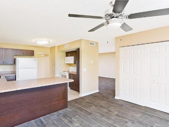 3 Br, 2 bath, Apartment 2301 S Congress Ave