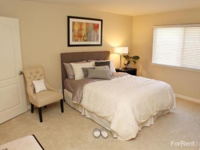 3 Br, 2 bath, Apartment 230 Cadillac Dr