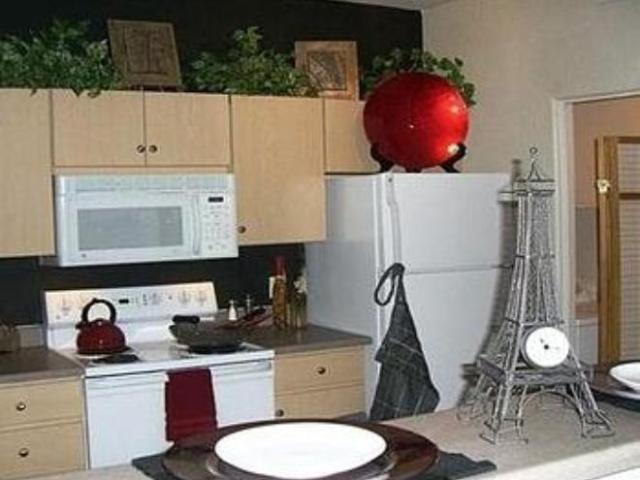 3 Br, 2 bath, Apartment 2323 E Apache Blvd