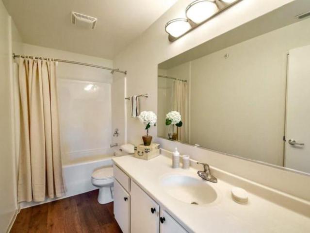 3 Br, 2 bath, Apartment 2330 Samson Way