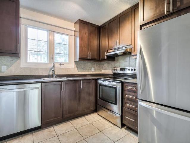 3 Br, 2 bath, Apartment 233 Berkeley Street