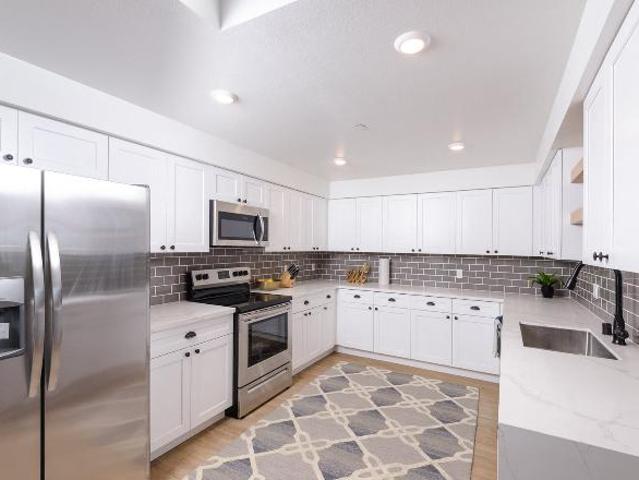 3 Br, 2 bath, Apartment 24450 80 Main Street