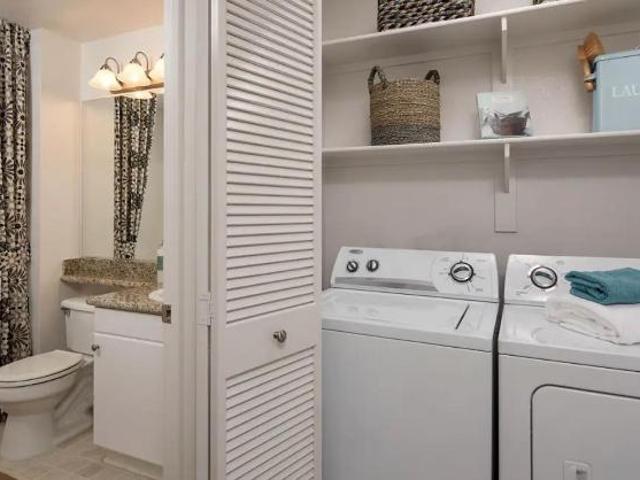 3 Br, 2 bath, Apartment 2480 Irvine Boulevard