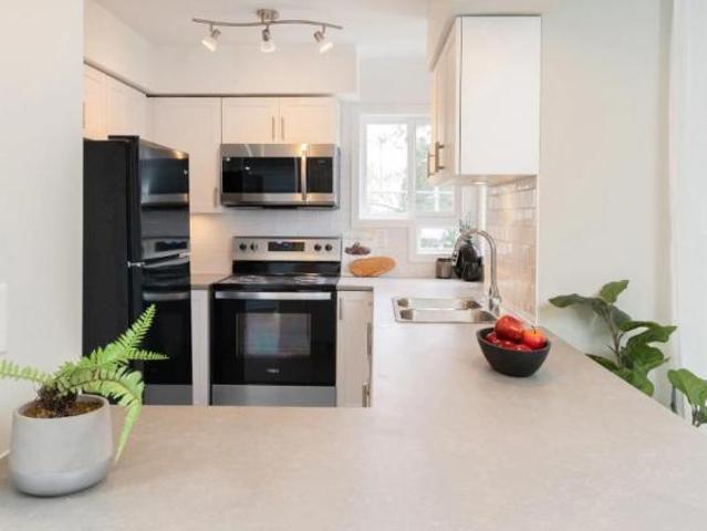 3 Br, 2 bath, Apartment 240 Ormond Dr
