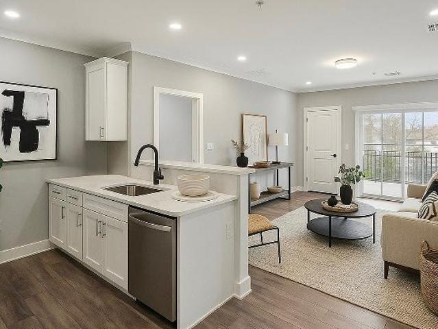3 Br, 2 bath, Apartment 2421 Bristol Road