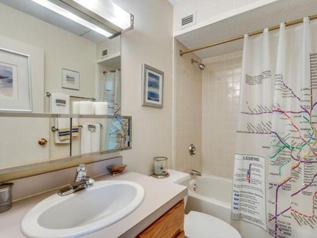3 Br, 2 bath, Apartment 24 Oyster Bay Rd
