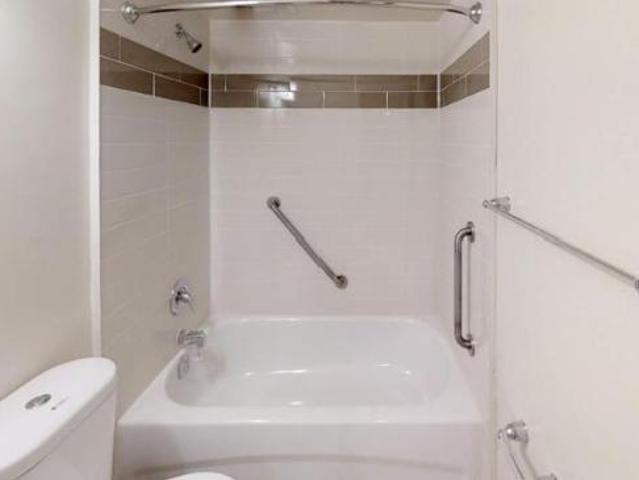 3 Br, 2 bath, Apartment 25 Parkway Forest Drive