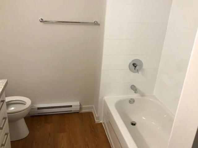 3 Br, 2 bath, Apartment 2625 Battleford Road