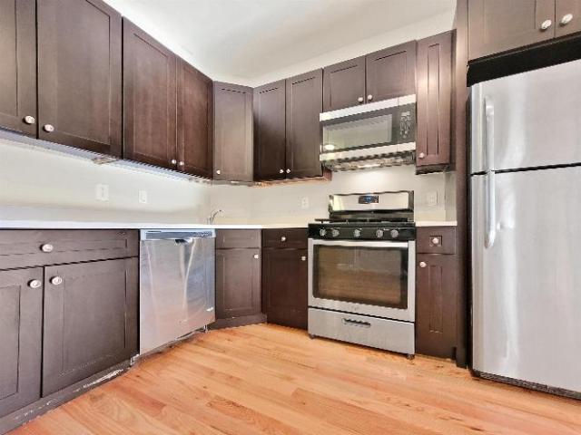 3 Br, 2 bath, Apartment 26 Arcadia Street