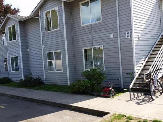 3 Br, 2 bath, Apartment 274 Kingwood Ave