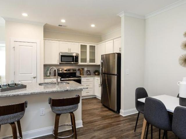 3 Br, 2 bath, Apartment 2700 Whakatane Ln