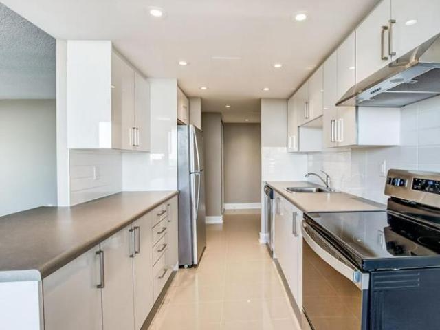 3 Br, 2 bath, Apartment 2700 Aquitaine Avenue