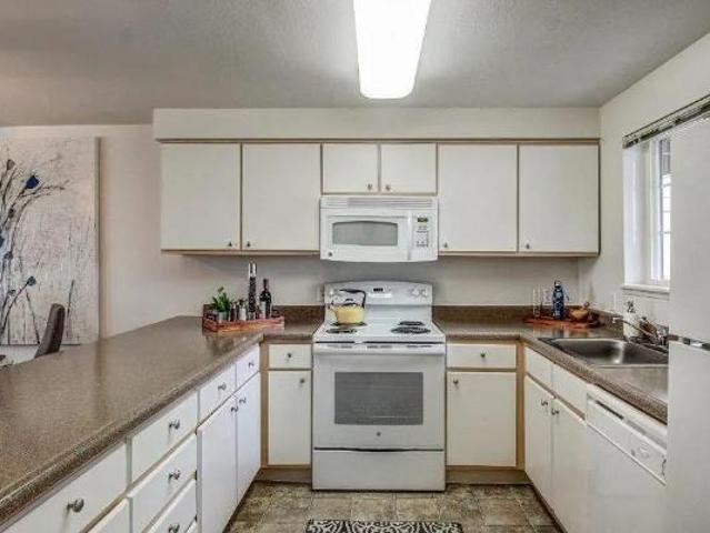 3 Br, 2 bath, Apartment 2705 NE John Olsen Ave