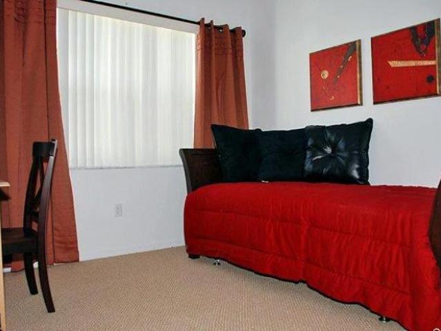 3 Br, 2 bath, Apartment 2829 South Oakland Forest Drive